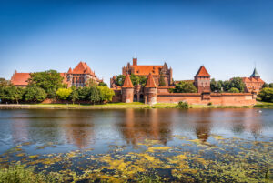 10 Largest Castles in the World (+Photos) - Touropia