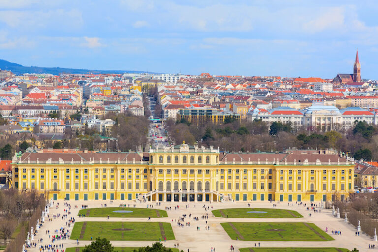 17 Most Beautiful Palaces in the World (+Photos) - Touropia