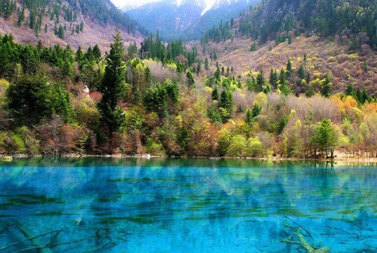 The 10 Most Colorful Lakes in the World (+Photos) - Touropia