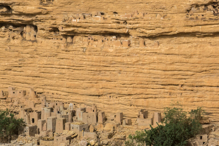 10 Incredible City Cliffs around the World (+Photos) - Touropia
