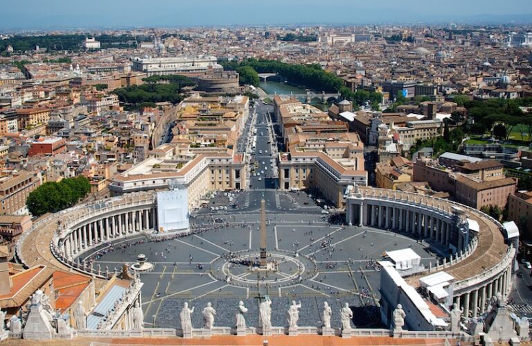 14 Most Beautiful City Squares around the World (+Photos) - Touropia
