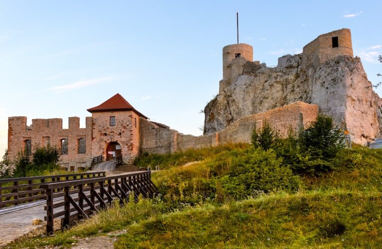 16 Polish Castles Straight Out of a Fairy Tale (+Map) - Touropia