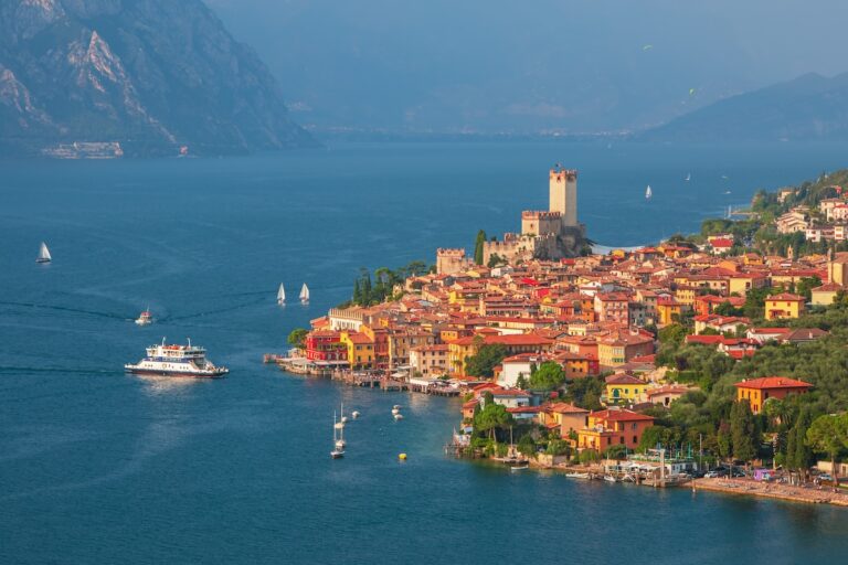 The Timeless Scenery of Italy Lakes Will Take Your Breath Away (+Photos ...