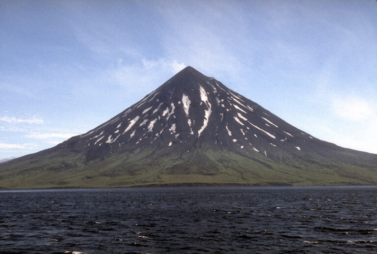 These Volcanoes Show Alaska at Its Most Extreme (+Map) - Touropia