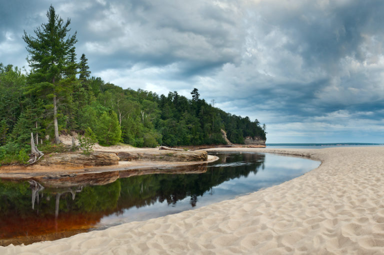 14 Surprisingly Beautiful Beaches in Michigan (+Map) - Touropia