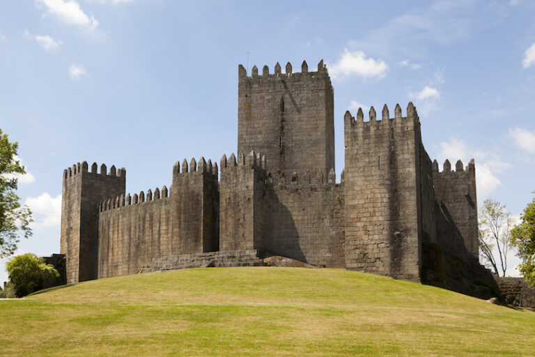14 Awe-inspiring Castles in Portugal (+Photos) - Touropia