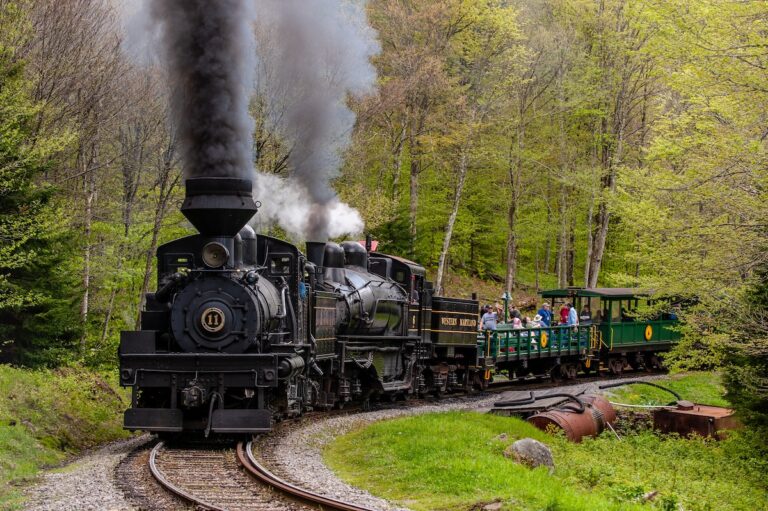 17 of the Most Scenic Train Rides Across America (+Photos) - Touropia
