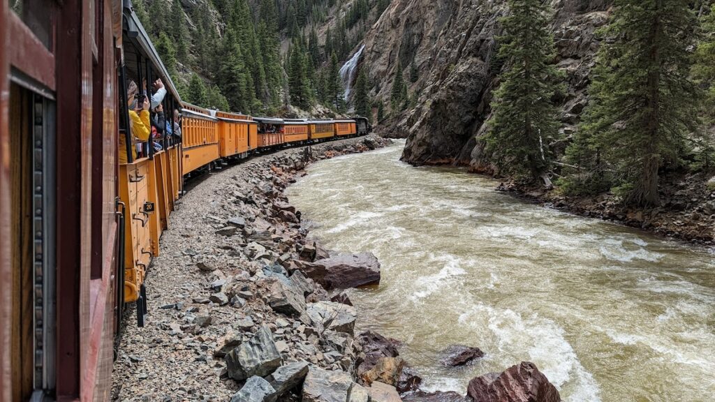 17 of the Most Scenic Train Rides Across America (+Photos) - Touropia