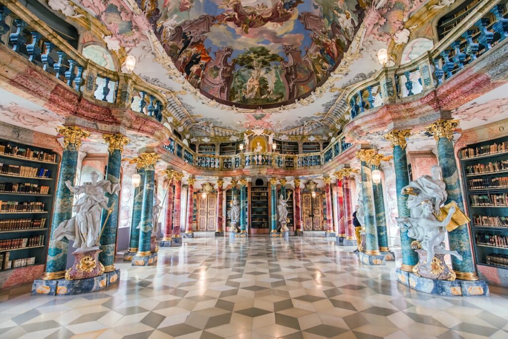 30 of the World’s Most Beautiful Libraries (+Photos) - Touropia