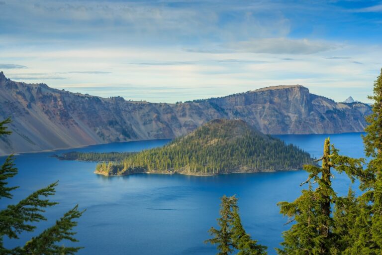8 Mesmerizing Lake Islands Around The World (+Photos) - Touropia