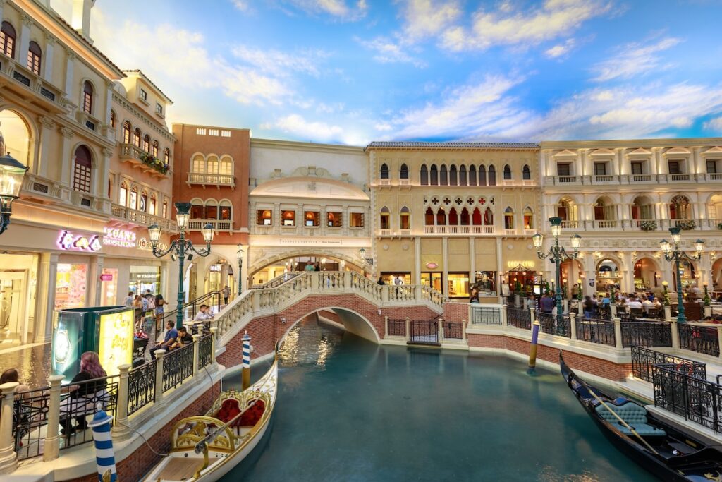 10 Spectacular Shopping Malls around the World (+Photos) - Touropia