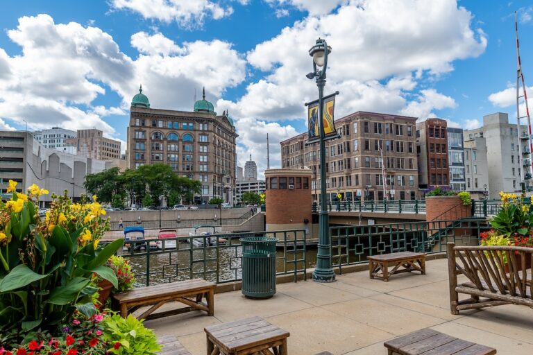 12 Most Beautiful Waterfront Cities in the U.S. (+Photos) - Touropia
