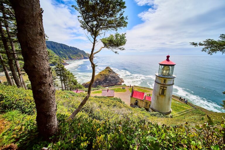 You Can Spend the Night Inside These 7 Lighthouses (+Photos) - Touropia