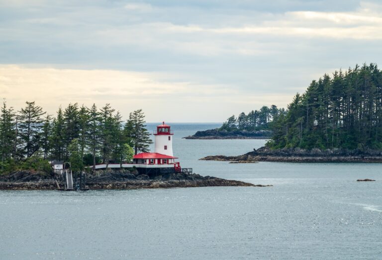 You Can Spend the Night Inside These 7 Lighthouses (+Photos) - Touropia