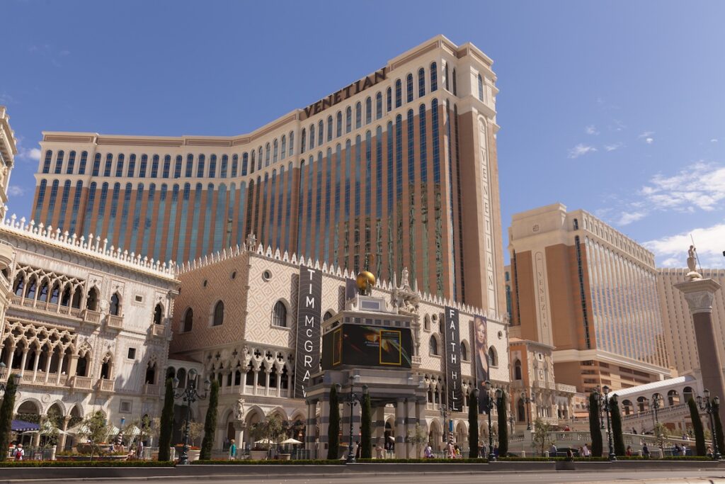 10 Largest Hotels in the World (+Photos) - Touropia