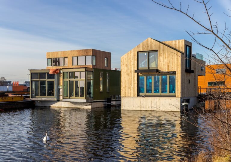 10 Amazing Floating Villages Across The World (+Photos) - Touropia