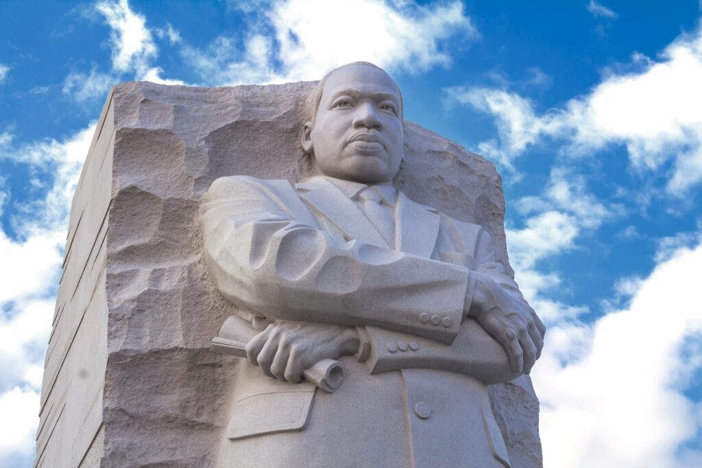 18 of America’s Most Popular Statues (+Photos) - Touropia